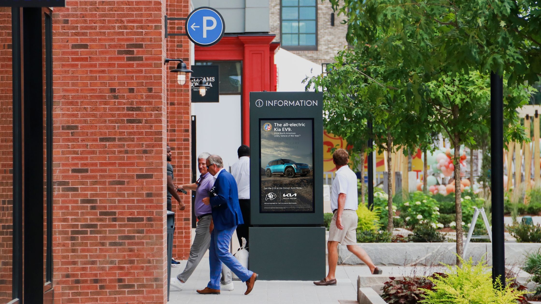 What is Digital Out-of-Home (DOOH) Advertising? | Screenverse